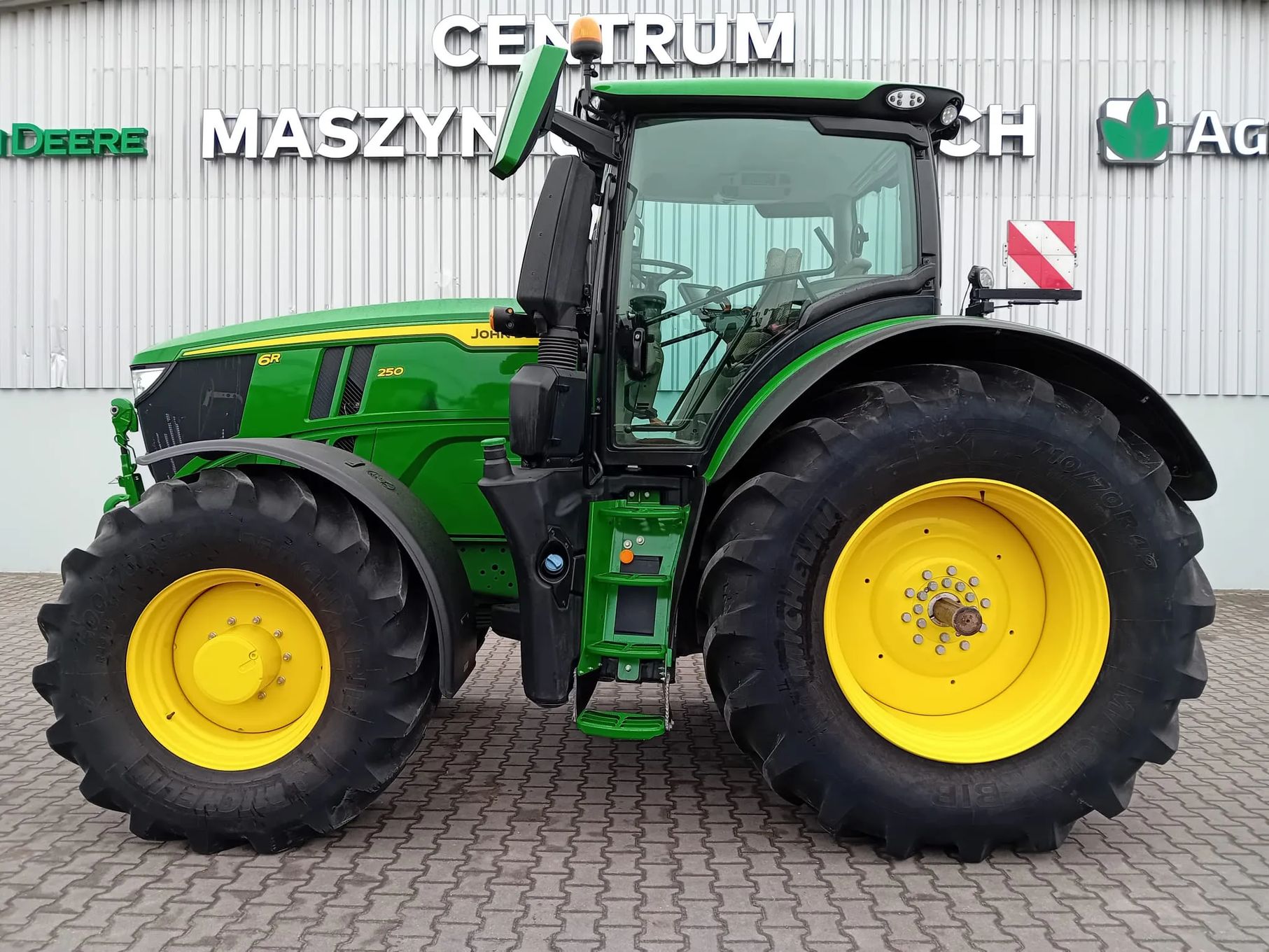 Ciągnik rolniczy John Deere 6R250, 1900mth, Gwarancja do 2027 - CMU24 ...